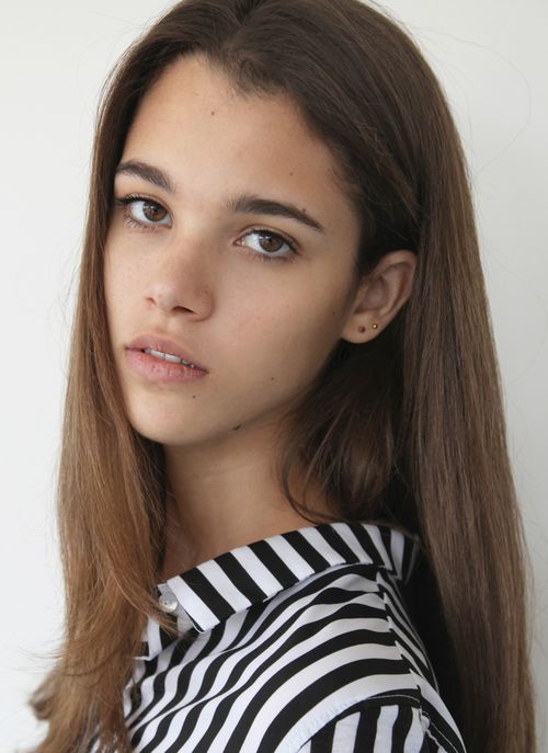 Classify French model Pauline Hoarau from Réunion Island